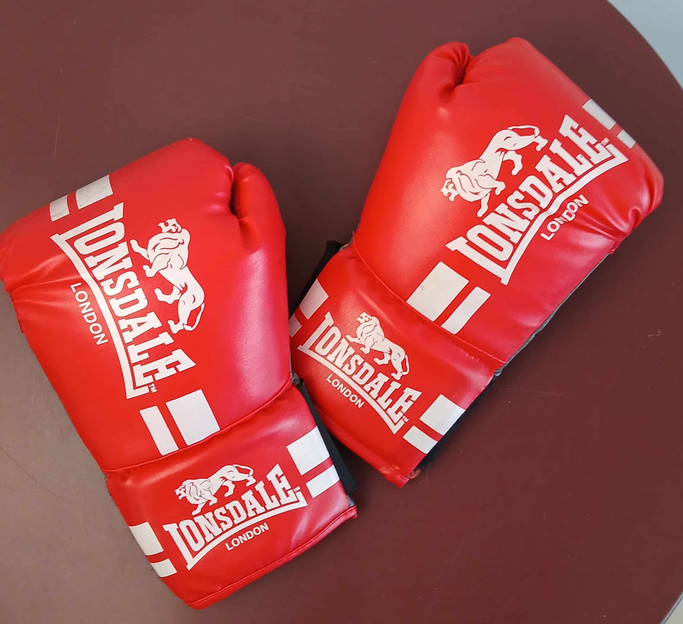 Lonsdale Boxing Gloves Red - kitround